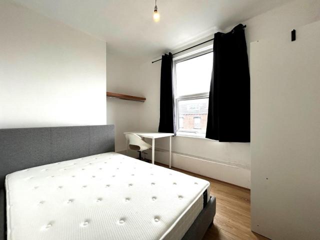 Room at Ash Road, Leeds