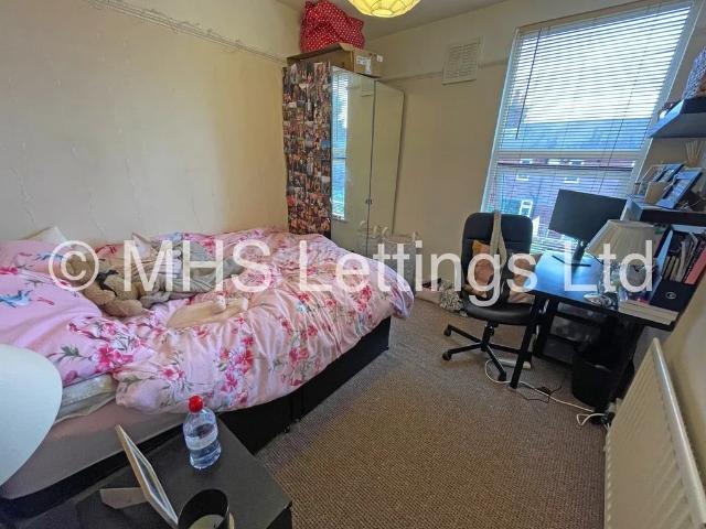 Room at Ash Road, Leeds