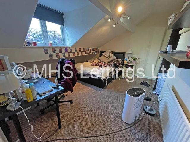 Room at Ash Road, Leeds