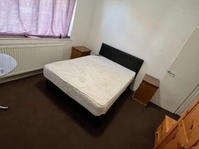 Room at Ash Street, East Staffordshire