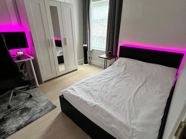 Room at Ashburnham Road, Greater London