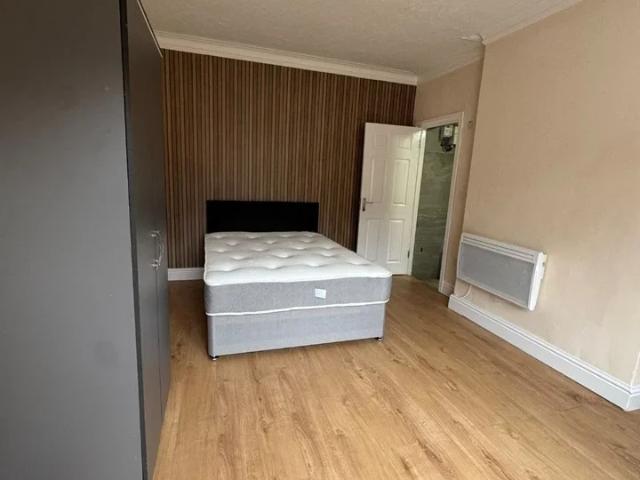 Room at Ashburnham Road, Luton