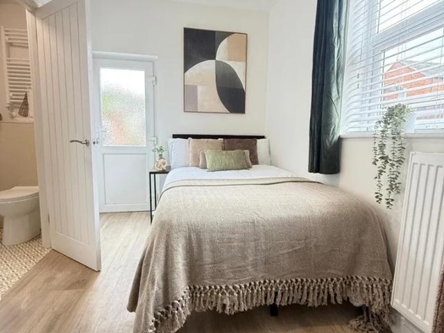 Room at Ashburnham Road, Northampton