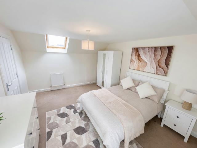 Room at Ashengate Way, Wealden