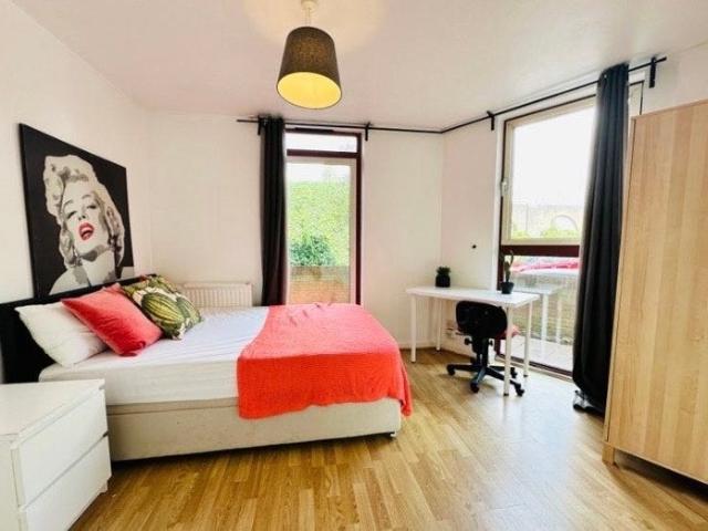 Room at Asher Way, Greater London