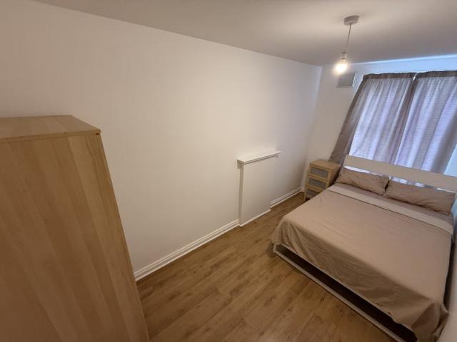 Room at Ashfield Parade, Greater London