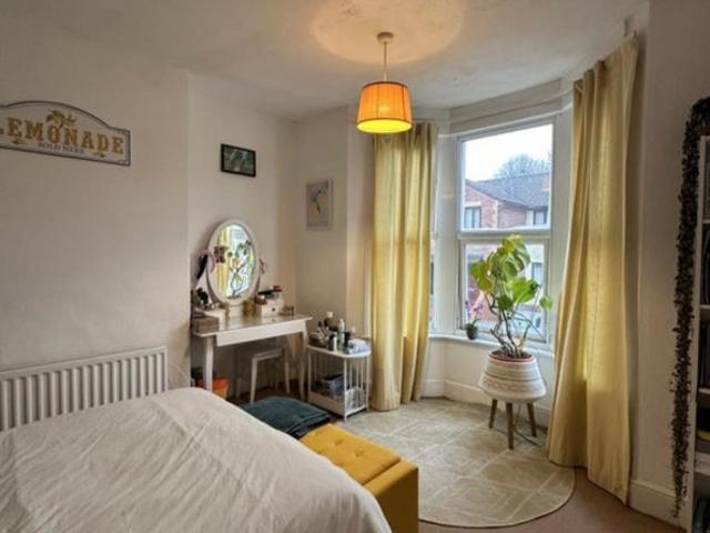 Room at Ashfield Road, Bristol