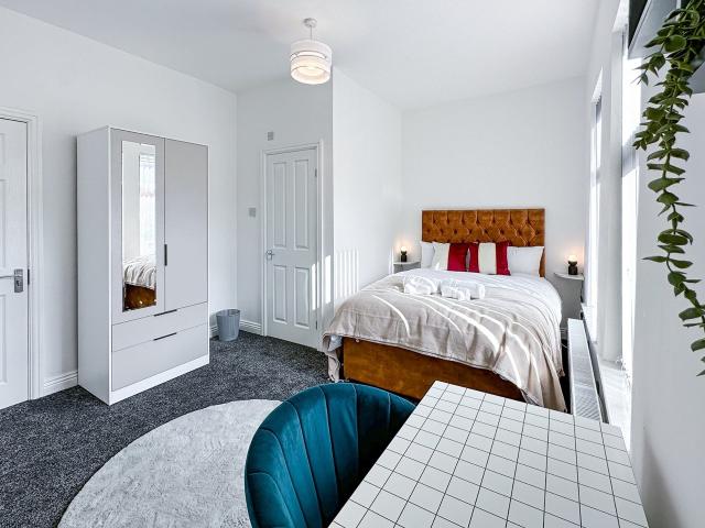 Room at Ashfield Road, Manchester