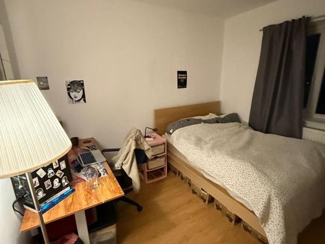 Room at Ashford Street, Greater London