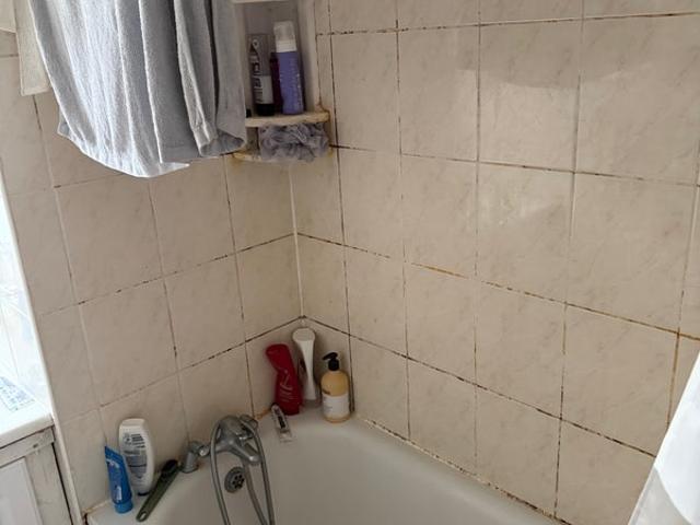 Room at Ashford Street, Greater London