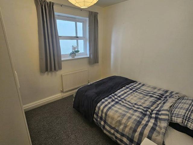 Room at Ashgrove Road, Bristol