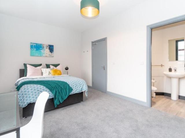 Room at Ashland Avenue, Wigan
