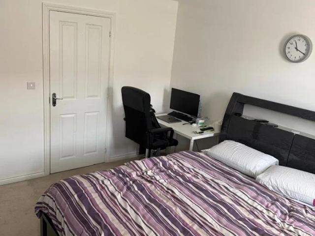 Room at Ashton Gardens, Eastleigh