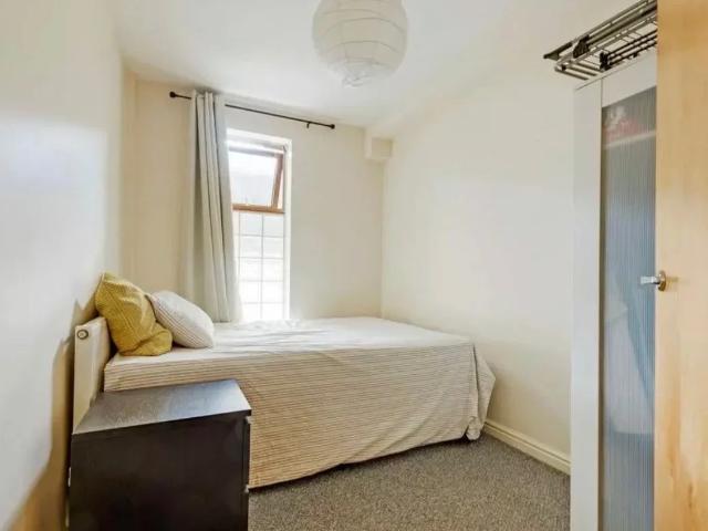 Room at Ashton Street, Greater London