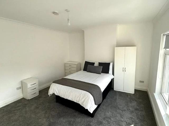 Room at Ashton Street, Leeds