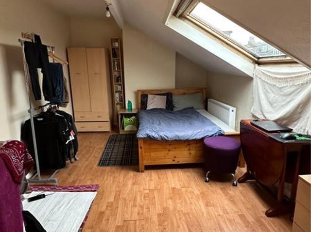 Room at Ashton Street, Leeds
