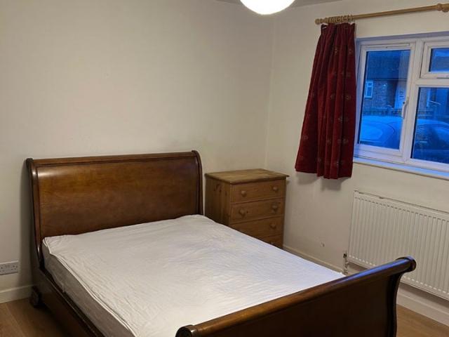 Room at Ashwood Avenue, Greater London