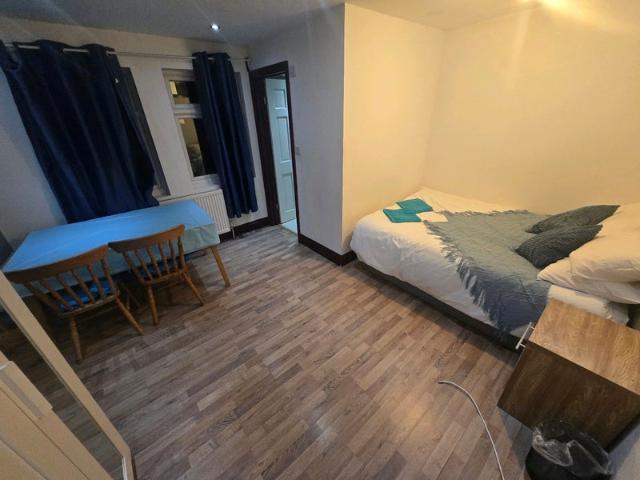 Room at Asland Road, Greater London