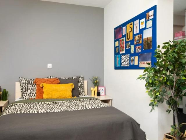 Room at Assembly Passage, Greater London