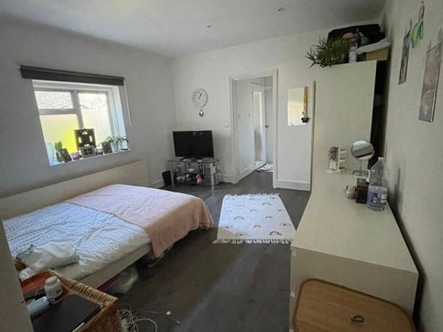 Room at Buchanan Gardens, Greater London