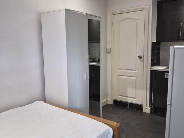 Room at Buckingham Drive, Luton