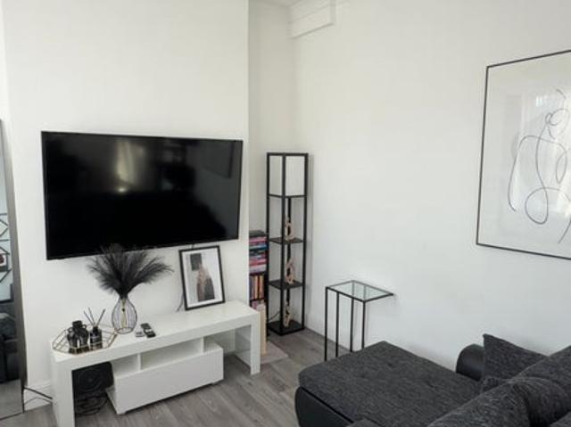 Room at Buckingham Road, Greater London