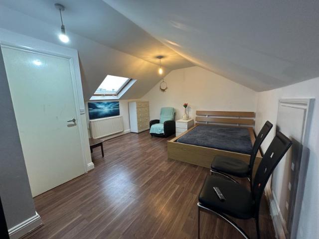 Room at Buckland Road, Greater London
