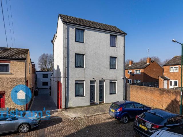 Room at Bulwer Road, Nottingham