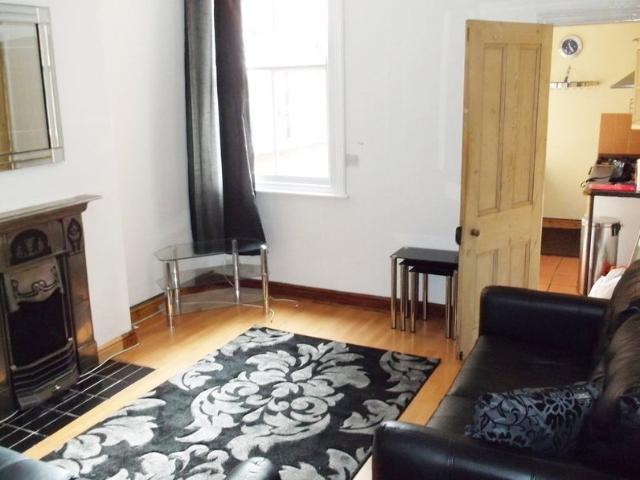 Room at Bulwer Road, Leicester