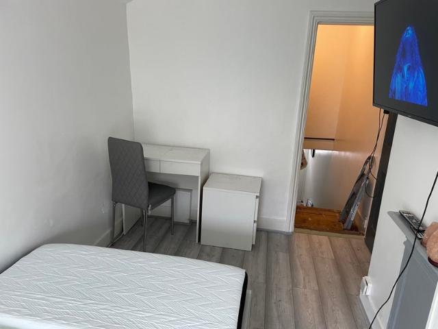 Room at Bungalow Road, Greater London