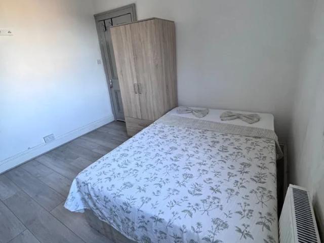 Room at Bush Road, Greater London