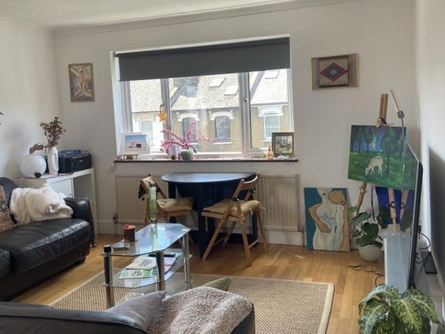 Room at Burma Road, Greater London