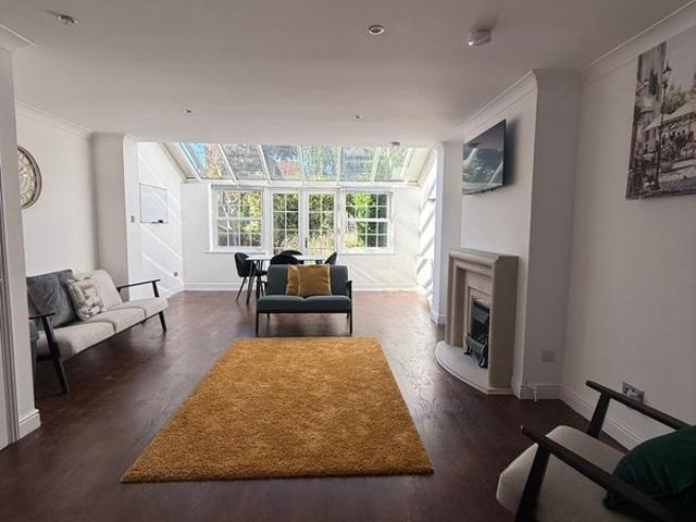 Room at Burnell Gate, Chelmsford