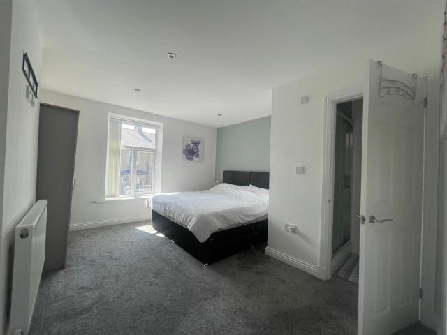 Room at Burnley Road, Burnley