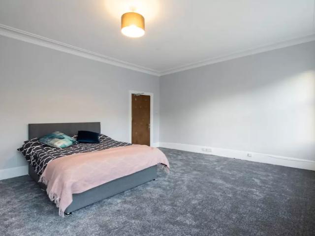 Room at Burnley Road, Greater London