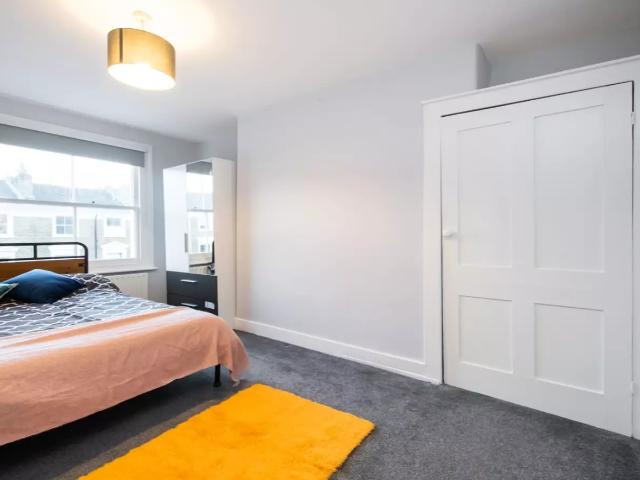 Room at Burnley Road, Greater London