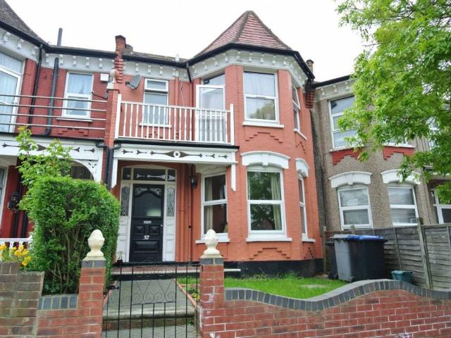 Room at Burnley Road, Greater London