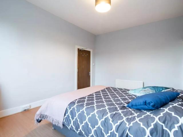 Room at Burnley Road, Greater London