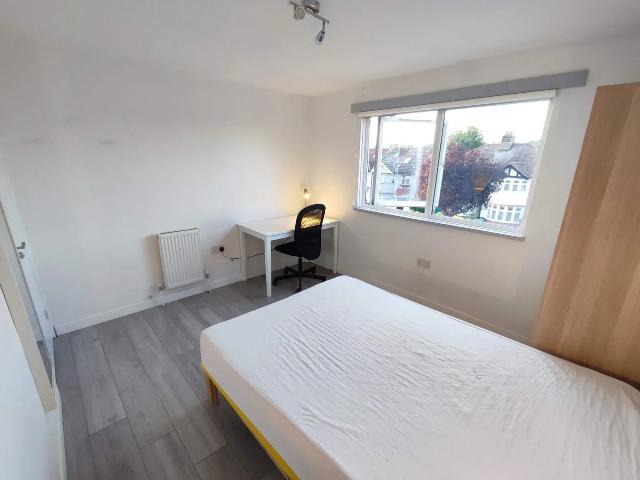 Room at Burnley Road, Greater London
