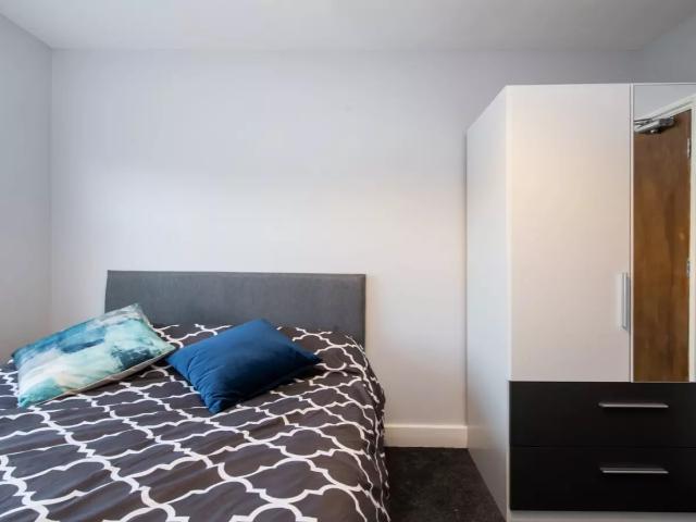 Room at Burnley Road, Greater London