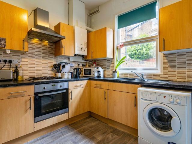 Room at Burns Avenue, Nottingham