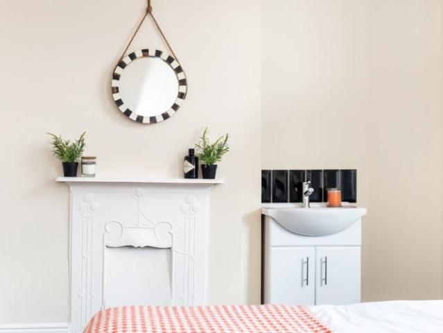 Room at Burchett Grove, Leeds