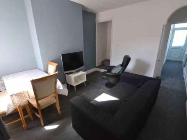 Room at Burder Street, Charnwood