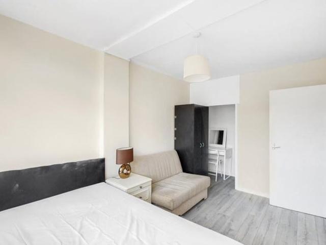 Room at Burgess Street, Greater London