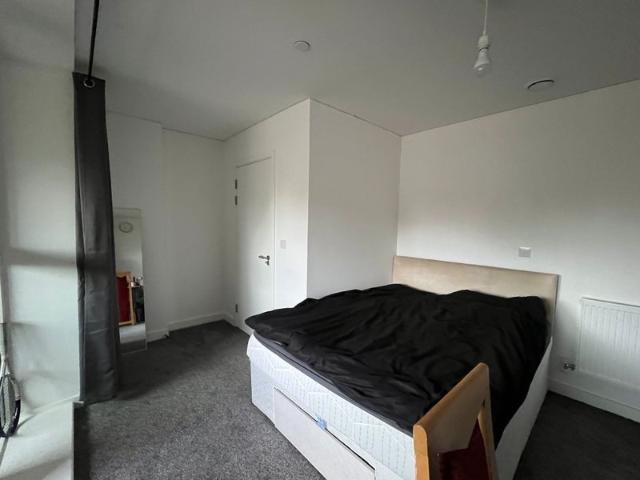 Room at Burgess Street, Greater London