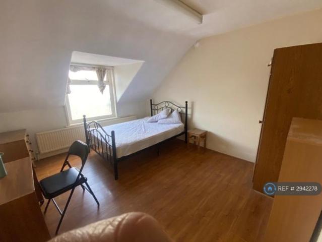 Room at Burgoyne Road, Greater London