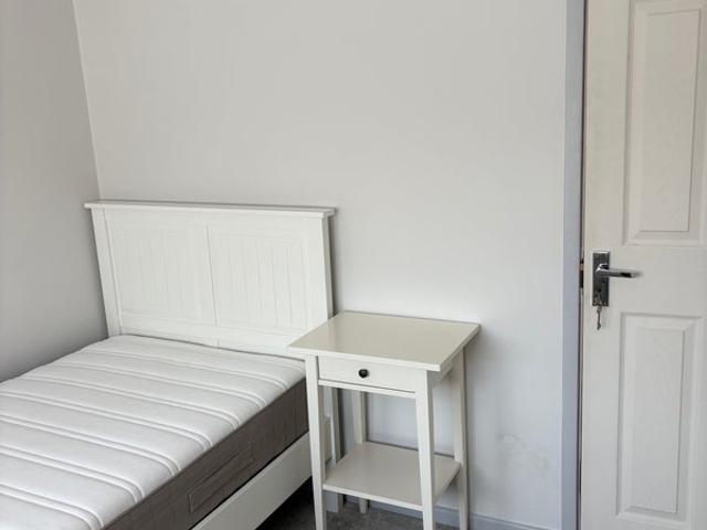 Room at Burlands, Crawley