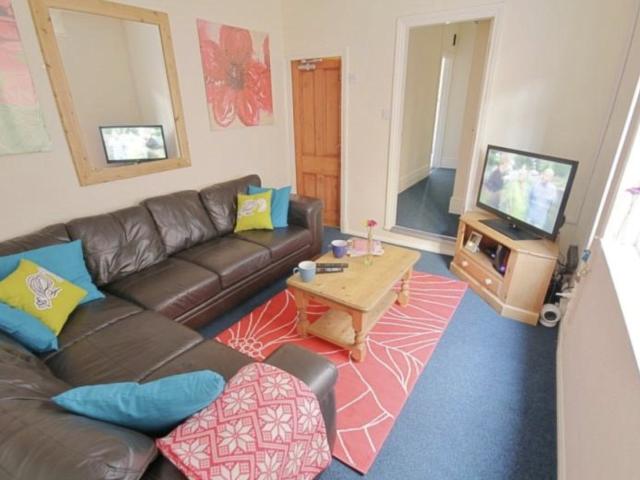 Room at Burleigh Road, Charnwood