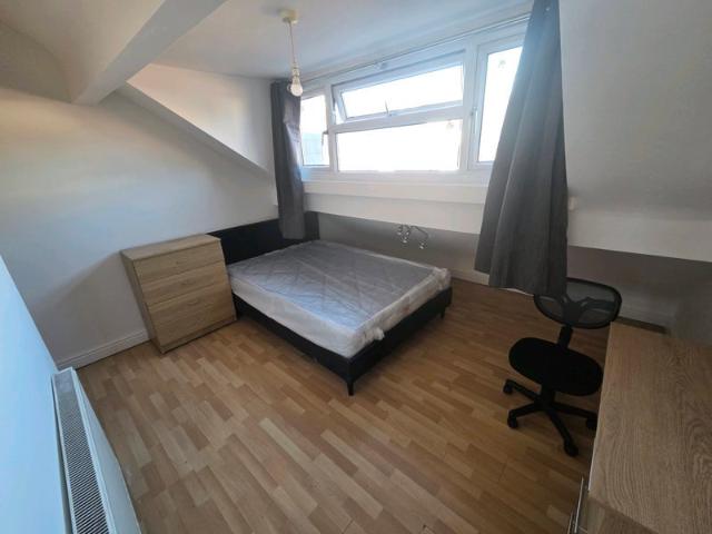 Room at Burley Lodge Terrace, Leeds