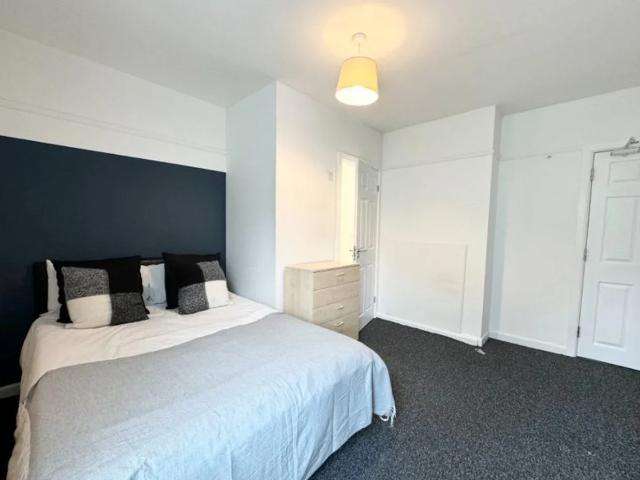 Room at Burlington Road, Southampton